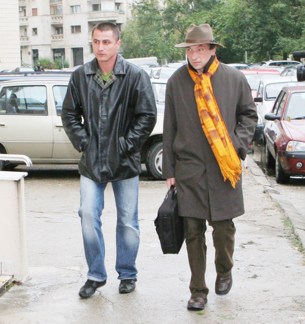 A lasat-o pe Elodia si s-a apucat de dramaturgie! Vezi cu ce piesa a ...