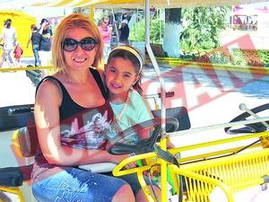 Catinca Roman si Calina, fiica ei, si-au facut de cap la Mamaia