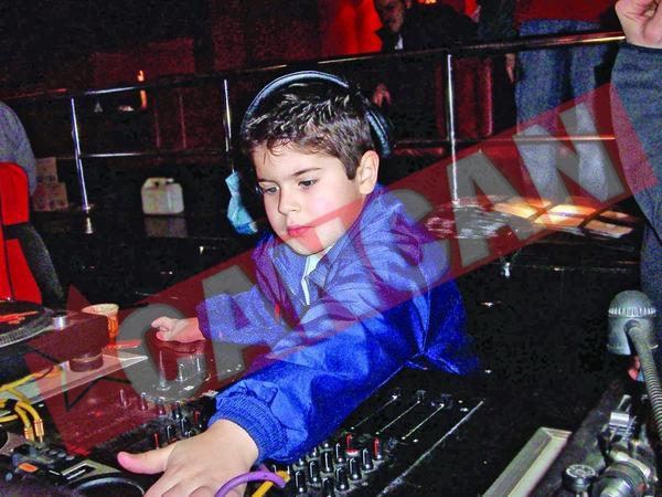Denis e cel mai tanar DJ din Romania