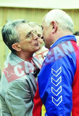 Cum l-a pocnit Tadici pe Gatu in moalele capului