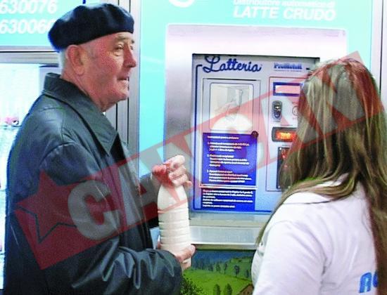 Lapte proaspat de vaca la dozator