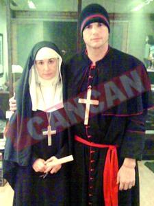 Demi si Ashton s-au calugarit