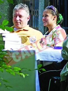 Madalin i-a dat si numele de Voicu fiului nou-nascut