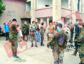 Brigazi "inarmate" au invadat cladirile parasite din Capitala