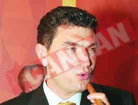 L-au lasat pe Borcea singur in discoteca