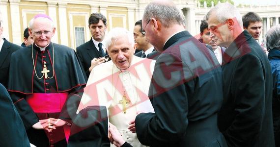 Papa Benedict m-a felicitat