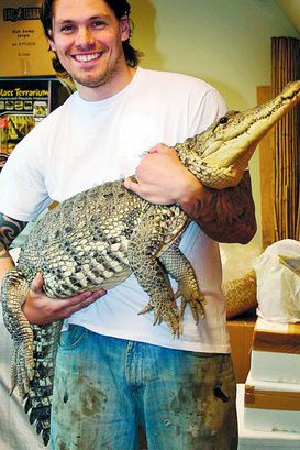 Are 24 de crocodili in curtea casei