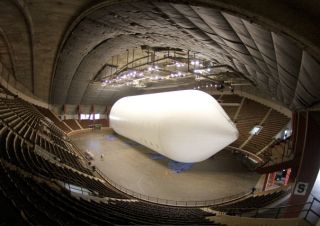 VIDEO Vezi aici cum arata cel mai mare dirijabil din lume!