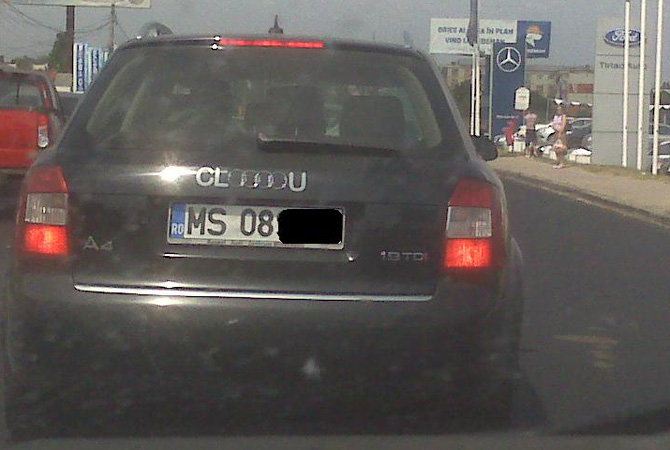 Ultima fita in materie de cocalari! Isi transforma numele masinii in ...