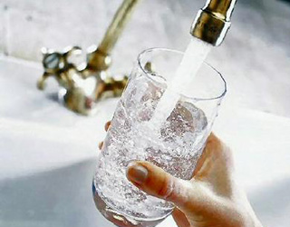 Comerciantii folosesc apa contaminata bacteriologic si vand paine ...