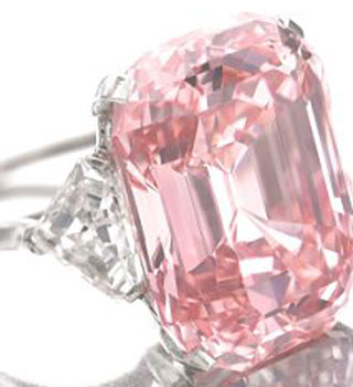 Un inel cu diamant roz, cea mai scumpa bijuterie din lume!