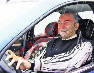 Petrece Revelionul "ca un lup singuratic"