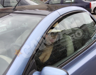 Sanzi si stilistul ei, peripetii cu masina in centrul Capitalei ...