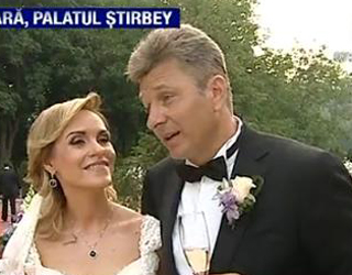 VIDEO Imagini de colectie! VEZI AICI cat de pasional o saruta Florentin ...