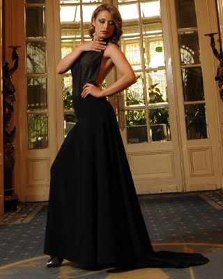 Silvia (Pin-Up Girls), primul sarut public cu actorul Daniel Dinca