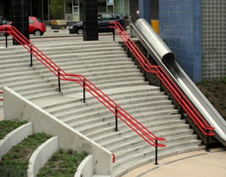 Uita de scara rulanta! Acesta este cel mai rapid mod de a cobori! Vezi ...