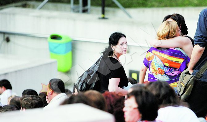 "Flacarica" se distreaza mai bine fara prietena ei