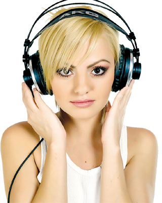 Inna si Alexandra Stan se bat pentru "Cea mai buna cantareata" si "Cel ...