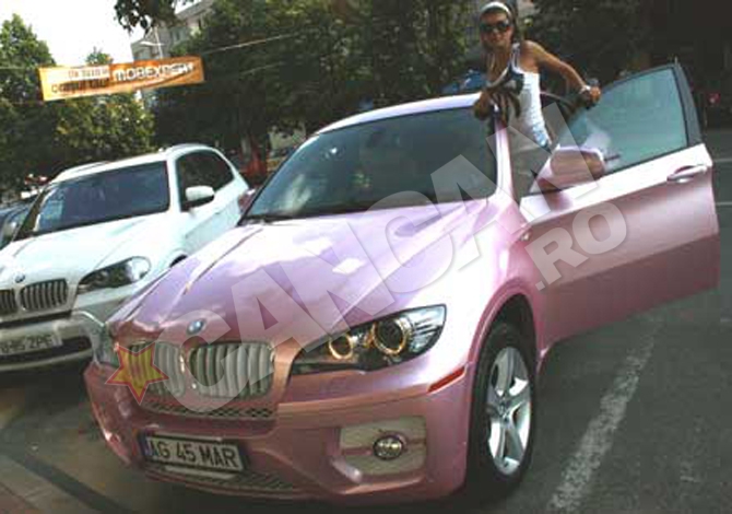 Am aflat cine este "stapana" Bentley-ului roz! Ea e "Paris Hilton de ...