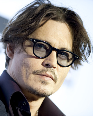 Johnny Depp si-a dat foc la fata si la par! Vezi de ce a facut asta