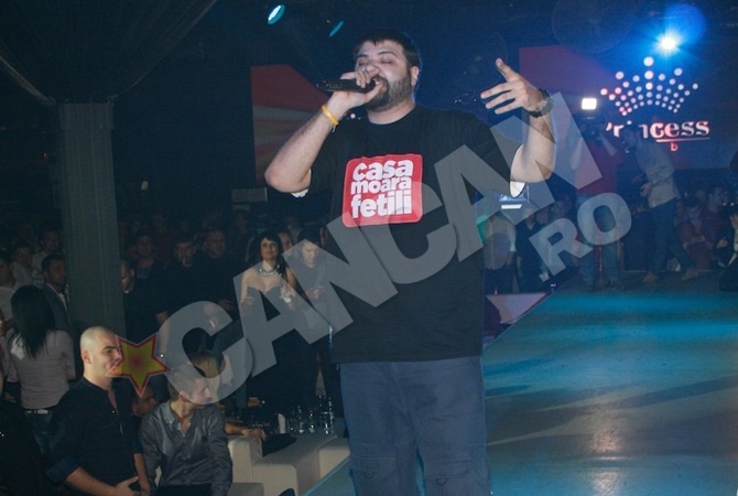 "Casa Moara Fetili", dedicatie pe tricou pentru "suporterii" moldoveni ...