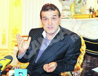 Gigi Becali face revelionul cu Lutu