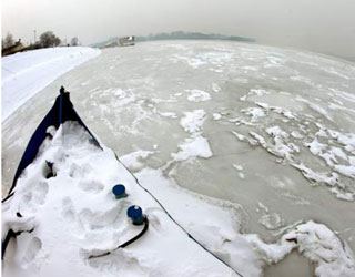 O nava s-a scufundat pe Dunare si alte 18 ambarcatiuni sunt in pericol ...