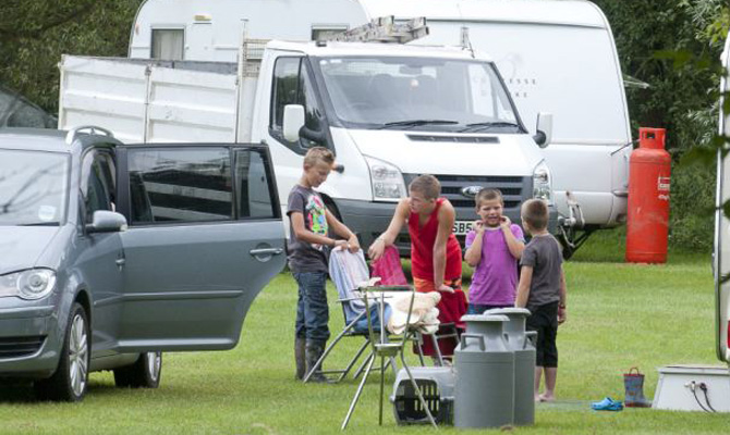 Romii baga spaima in Familia Regala! O satra de tigani a pus stapanire ...
