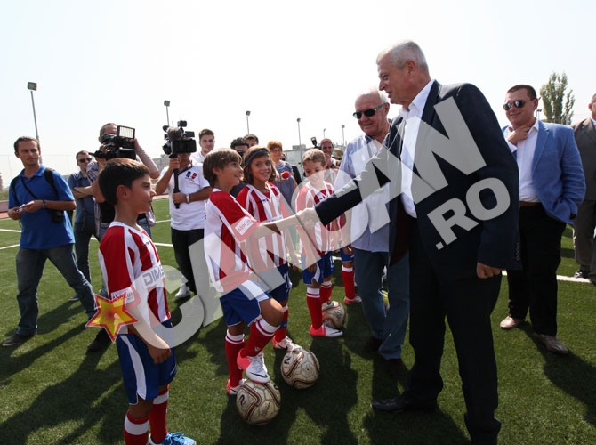 Oprescu a inaugurat cea mai mare parcare publica din Romania. Vezi aici ...