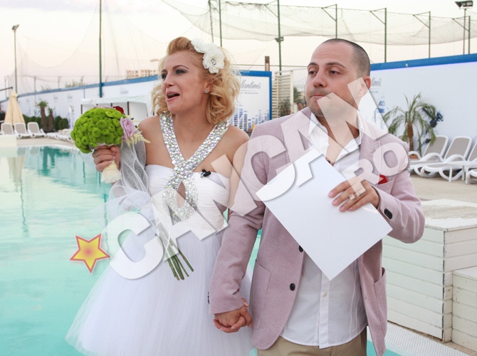 Oferta-soc pentru Lora! I s-a cerut sa se dezbrace complet imediat dupa ...