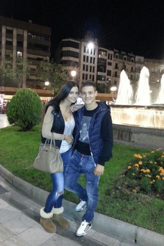 L-a uitat definitv pe Iulian Moga. Vezi cat de bine se inteleg Iulia ...