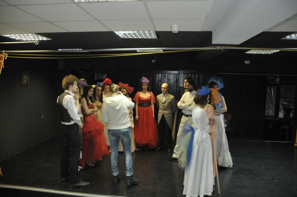 S-a intors pe banicile scolii. Dupa leucemie, actorul Mircea Anca isi ...