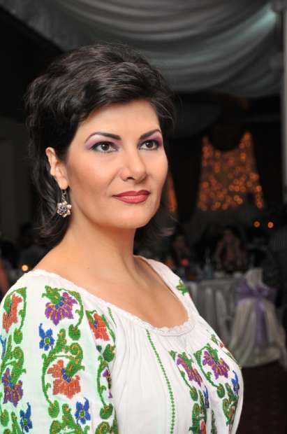 Scandal mare in lumea artistilor de muzica populara! Solista Rodica ...