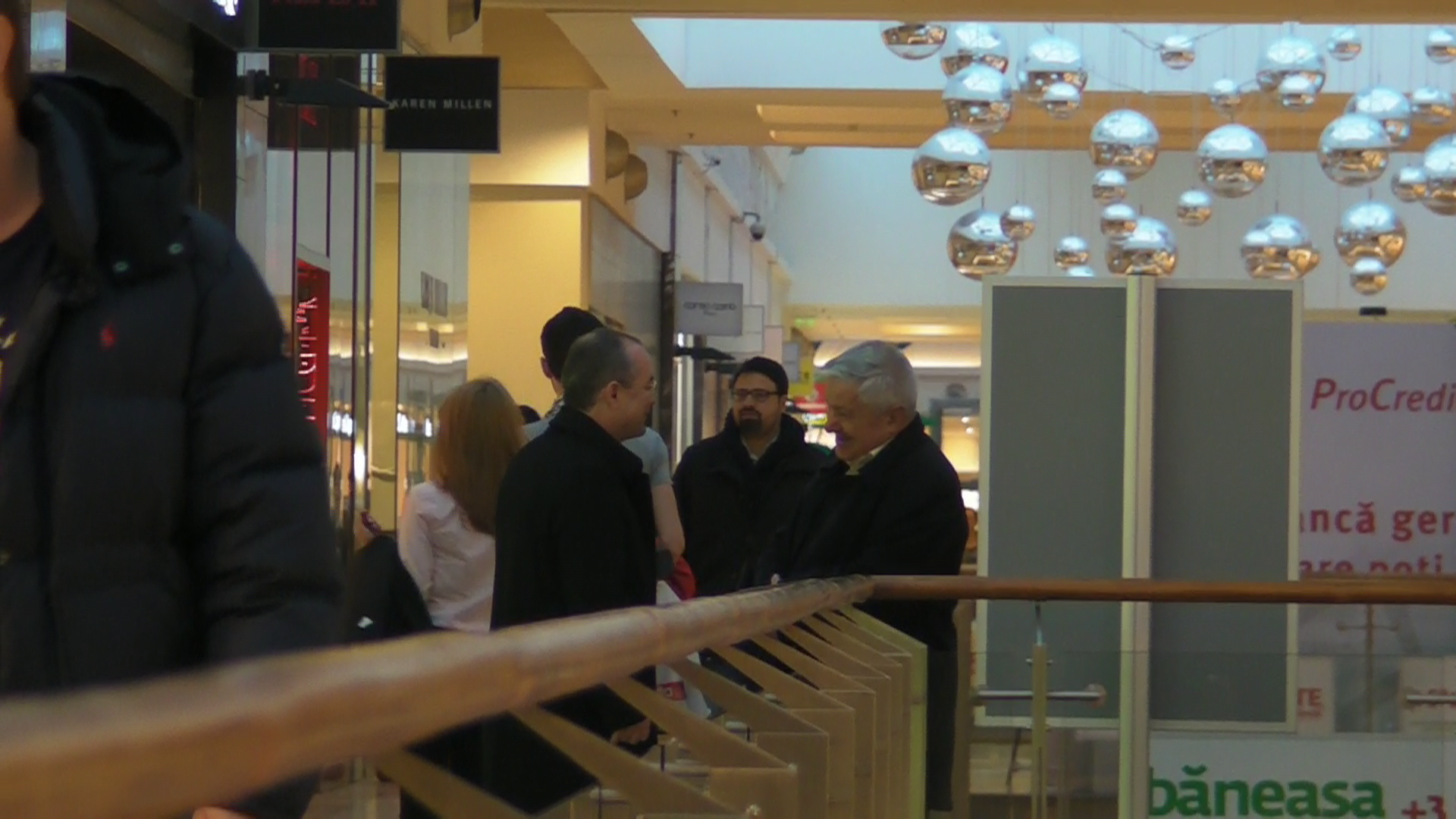 Ce-a avut de raportat?! Dupa ce s-a intalnit cu Boc, Micky “Spaga” a ...