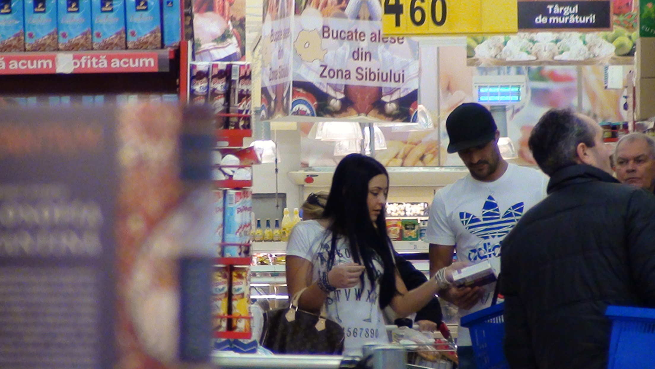 Fotbalistul Geraldo Alves isi pune iubita la slabit! Vezi cu ce o hraneste ca sa devina mai supla!