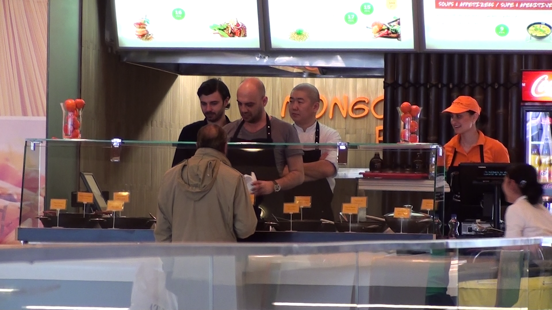 Si-a pus sortul de gat si a trecut la munca de jos. Liviu Moreanu face ...