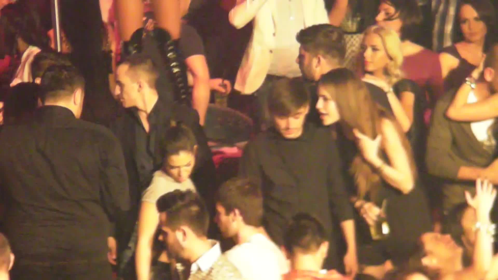 Acelasi club, aceesi masa, aceeasi femeie! Fratii Marius si Adi Turcu ...