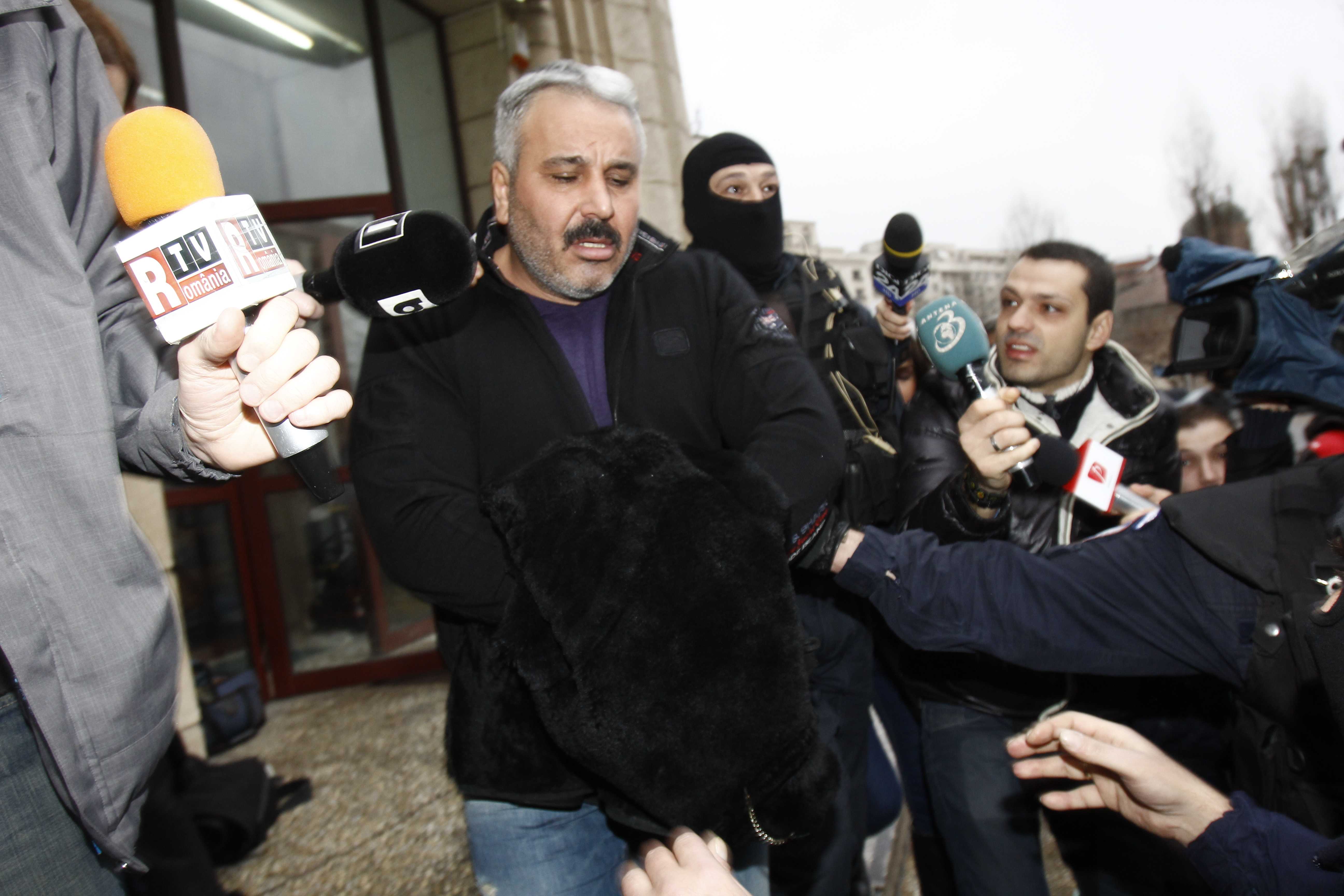 Sile Camataru, trimis in arest. Vezi ce a spus inainte sa fie urcat in duba