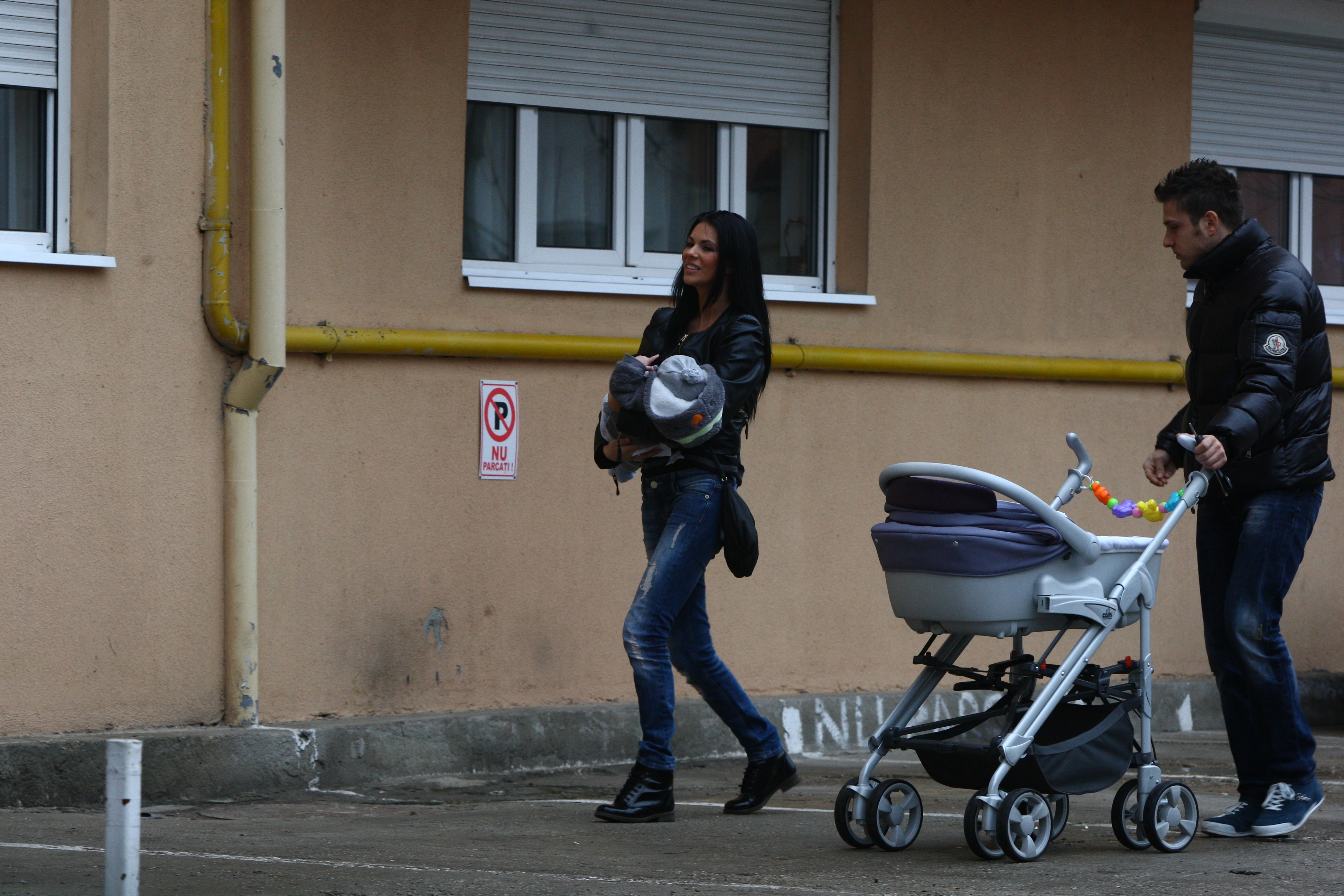 Primele imagini cu fiul fotbalistului Tibi Balan si al Andreei Bododel ...
