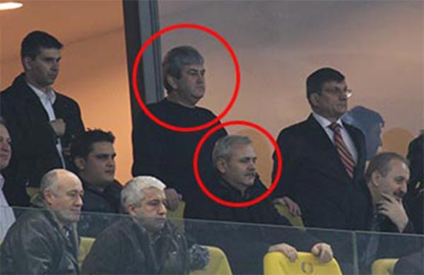 Singurele culori politice de pe National Arena au fost ros-albastru ...