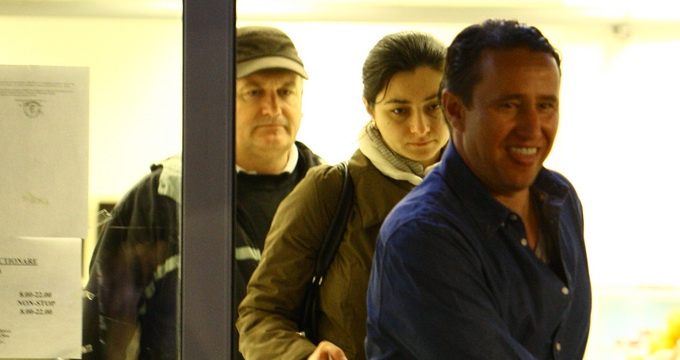 Prodanca e din ce in ce mai pofticioasa. Reghe i-a cumparat un “sac” de ...