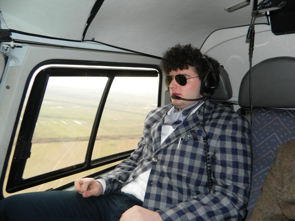 Victoras Micula a devenit "normal'! Sta departe de elicopter si se da ...