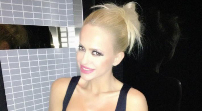 Anda Adam şi-a înnebunit fanii de pe Facebook la primele ore ale ...