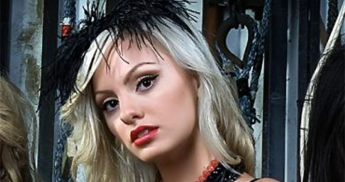 Viata de cosmar traita langa managerul-iubit: Alexandra Stan era tinuta ...