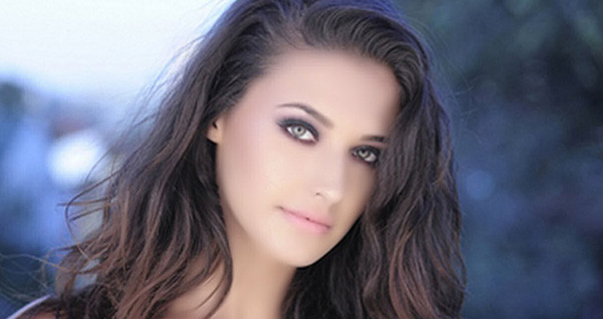 Antonia se lansează in afaceri! Solista îşi lansează o colectie de ...