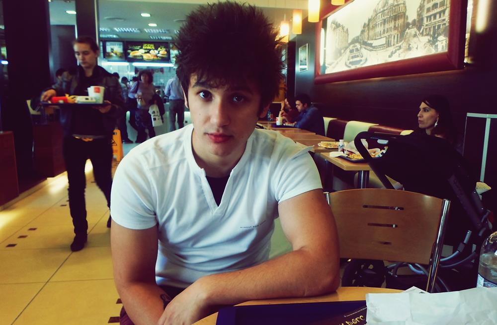 Pustiul care a lansat BOMBA cu "Lumea se intrepatrunde in Vama" e ...