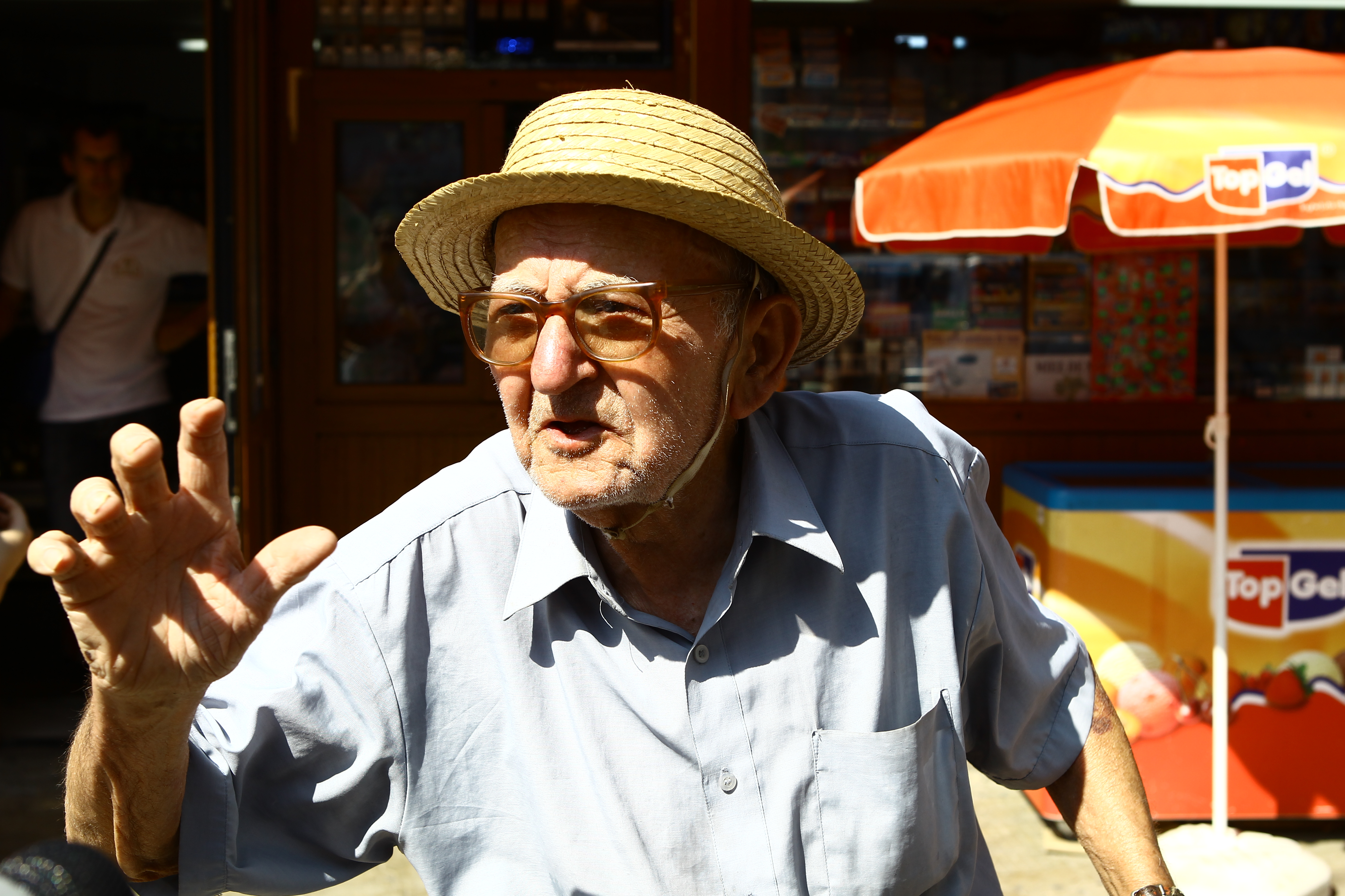 Milionarul Nicorescu nu e singura ruda bogata a batranului care cauta ...