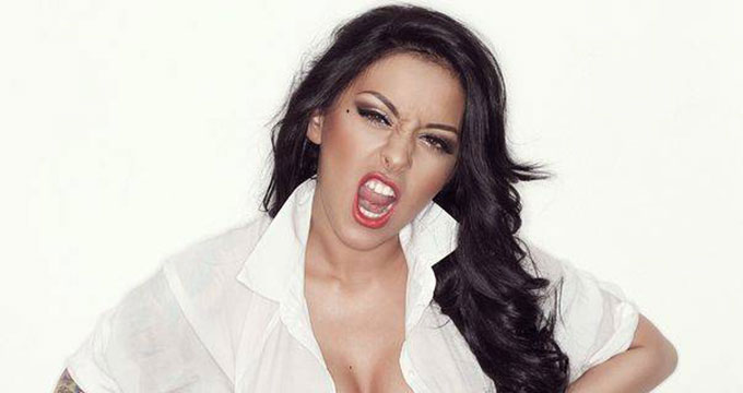 Ruby, spune drept, cine te-a muscat de piept? Cantareata are semne ciudate in zona bustului