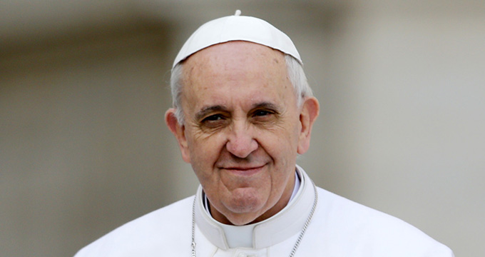 Gestul făcut de Papa Francisc pentru un băieţel orfan din Republica ...