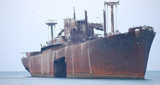 Nu o să-ţi vină să crezi ce au putut să facă aceşti tineri pe epava din ...